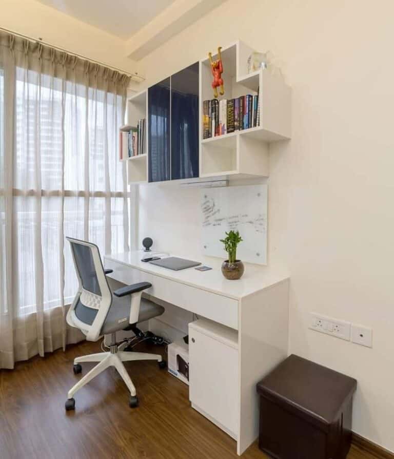 Should Your Home Office Desk Face the Window?