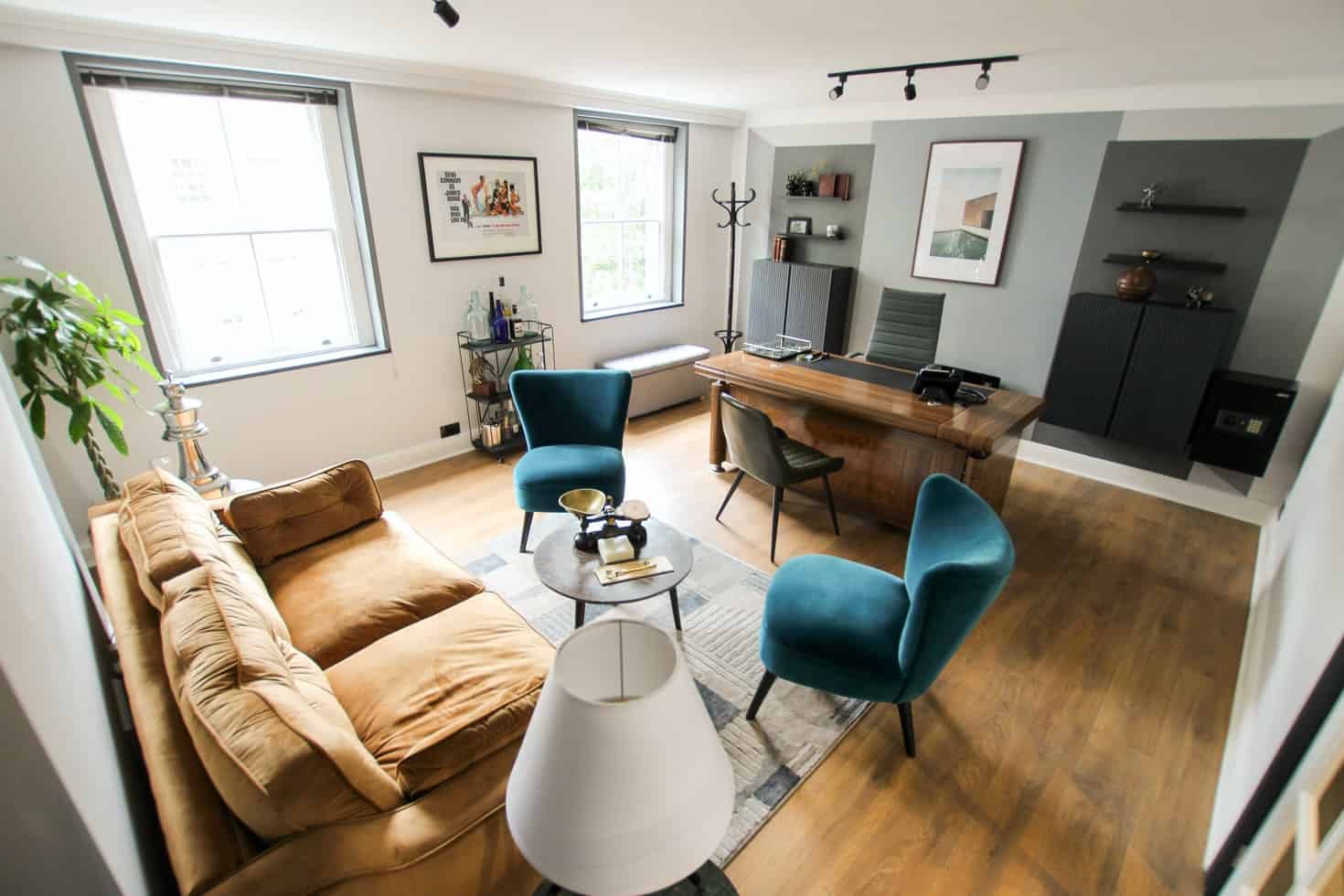 Should you Place your Work Desk in the Middle of Room? - The Nature Hero