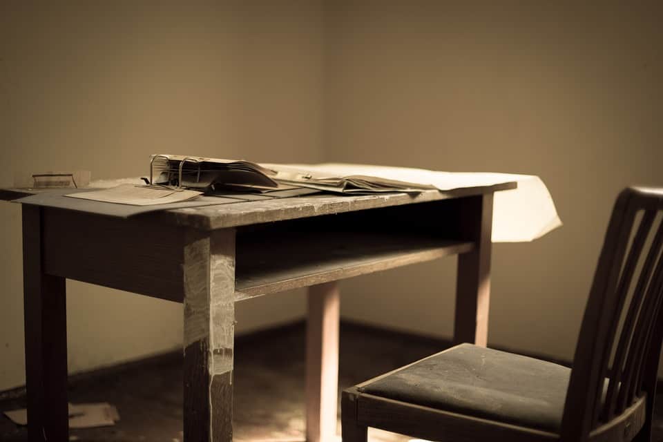 10 Things You can do With Your Old Office Desk - The Nature Hero