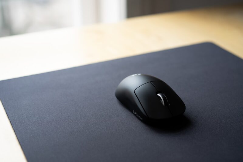 Should Your Wrist and Arm Touch the Mouse Pad? - The Nature Hero