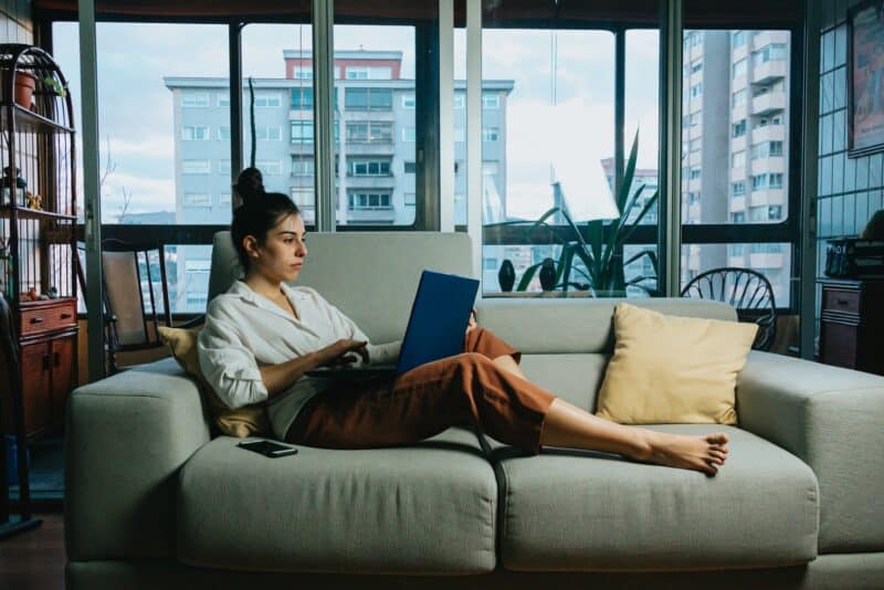 10 Effective Tips to Ergonomically Work from the Couch