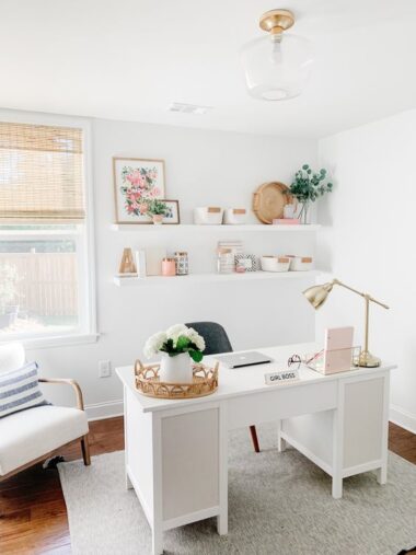 How to Clean a White Office Desk? - The Nature Hero