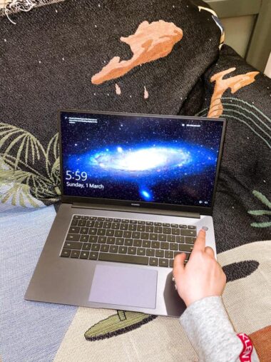 How To Setup External Laptop Power Button? - The Nature Hero