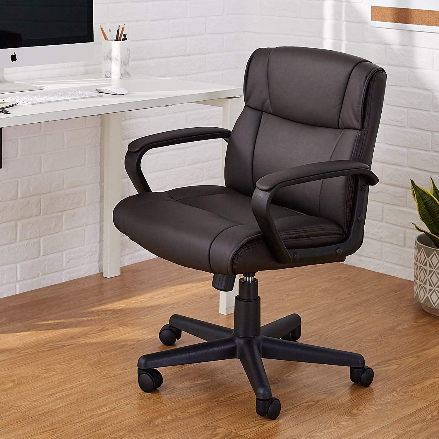 10 Best Office Chairs For Short Persons - The Nature Hero